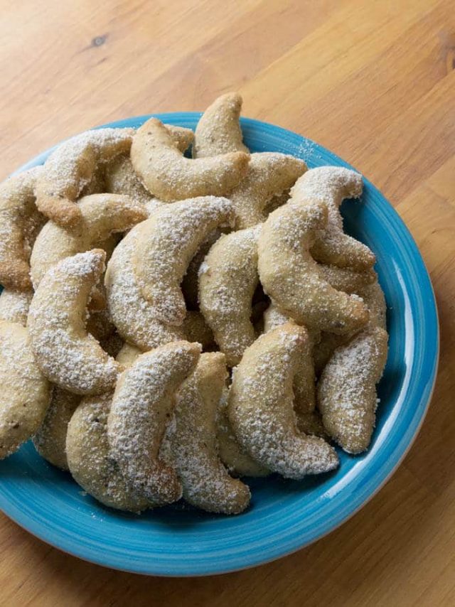 Vanillekipferl (German Vanilla Crescent Cookies) - Plated Cravings
